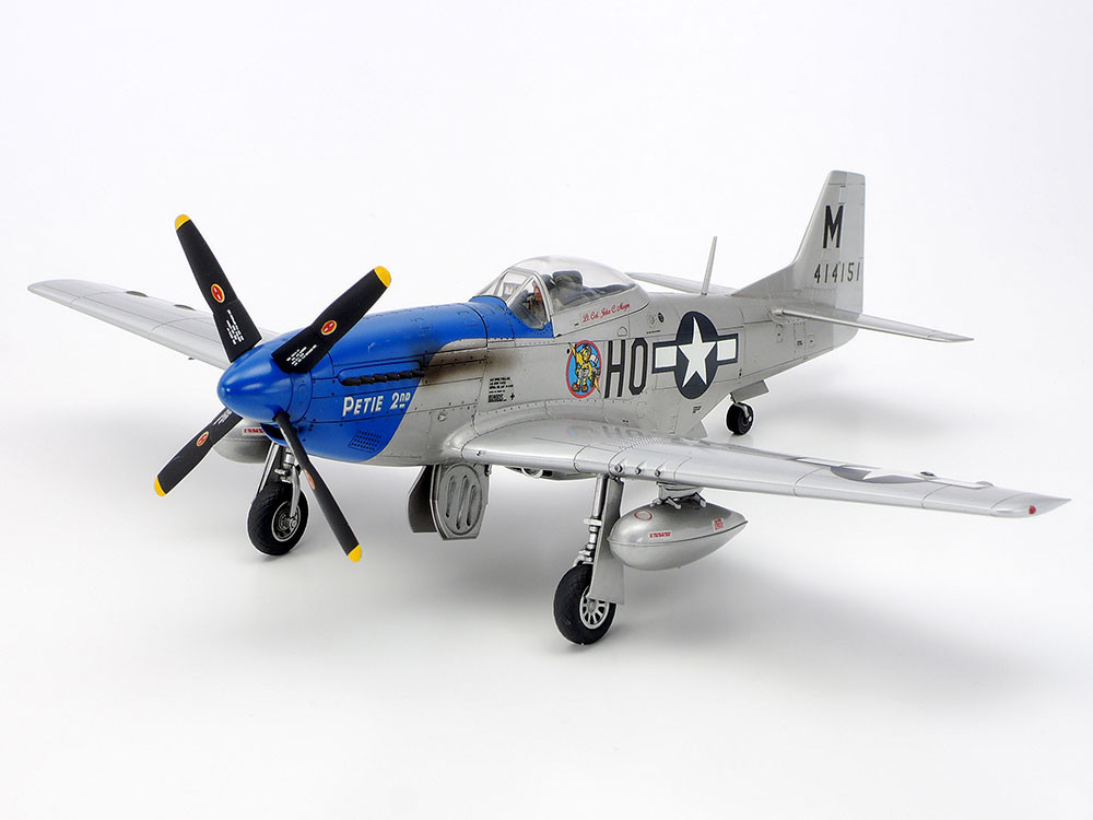 Tamiya 1:48 North American P-51D Mustang & 1/4 Ton 4x4 Light Vehicle ...